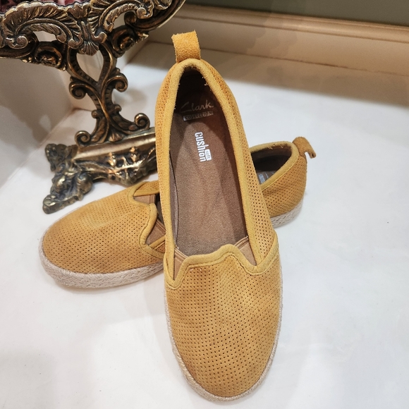Clarks | Shoes | Clarks Yellow Leather Sz 5 Slipon Shoe | Poshmark